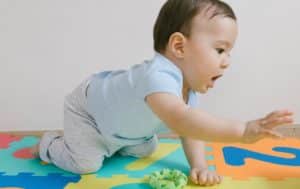 When do babies start crawling | when do babies crawl up stairs